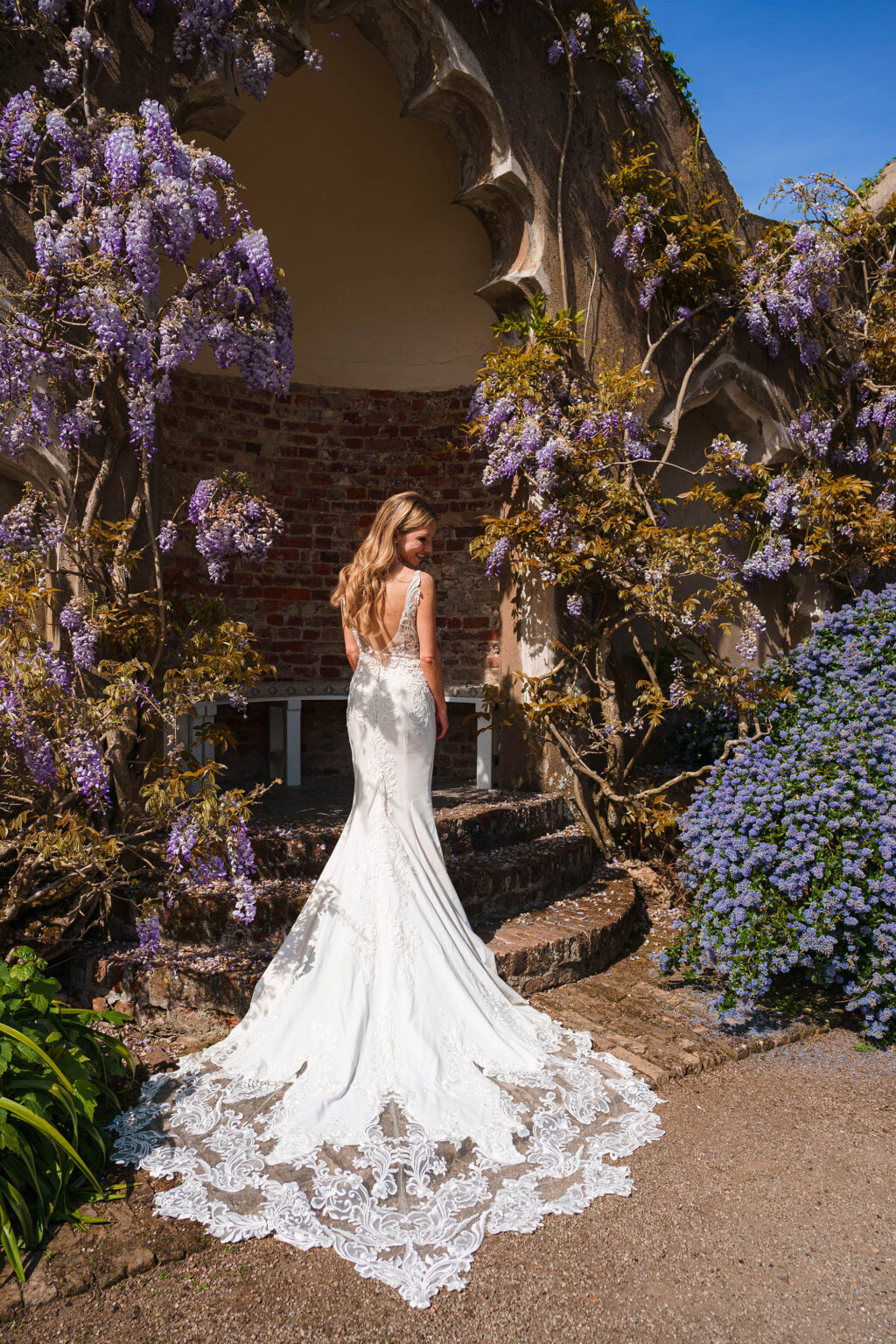 Amie & Andrew's wisteria wedding at Pencarrow, with Tracey Warbey ...