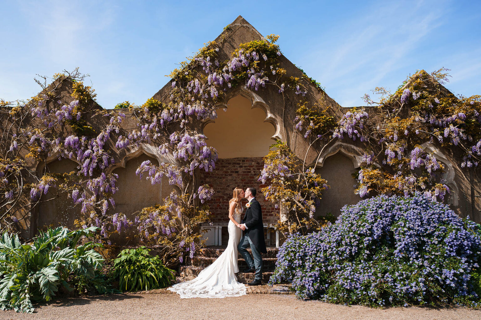 Amie & Andrew's wisteria wedding at Pencarrow, with Tracey Warbey ...