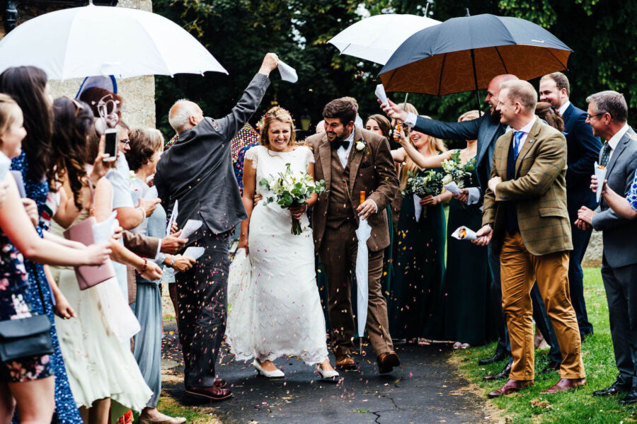 14 reasons we LOVE rainy weddings! - English Wedding