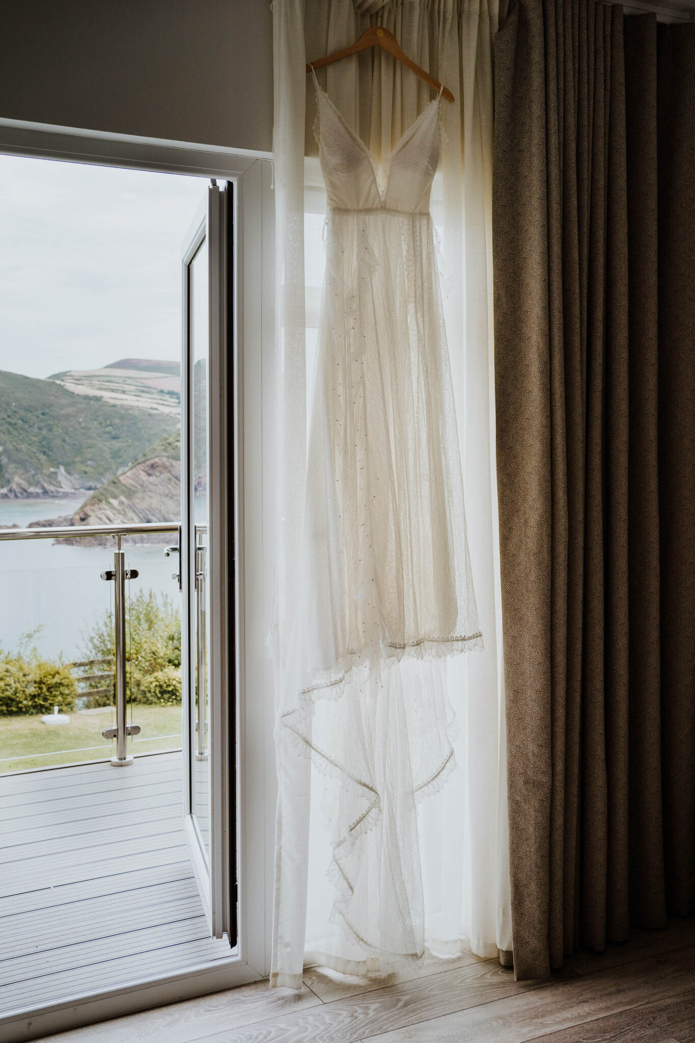 Sophie & Carl's beautiful, alternative Berrynarbor wedding, with Alexa ...