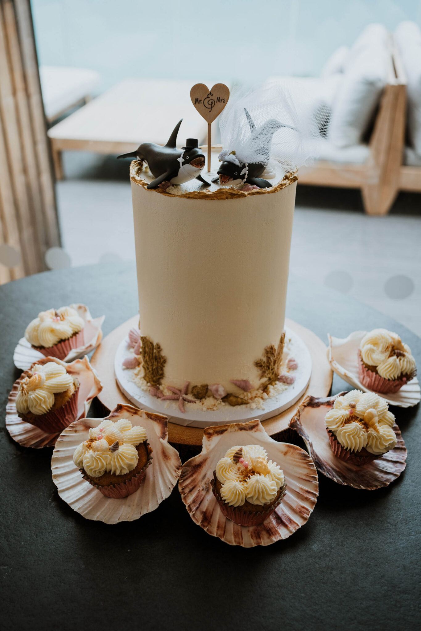 17 stunning wedding cakes from amazing UK designers! - English Wedding