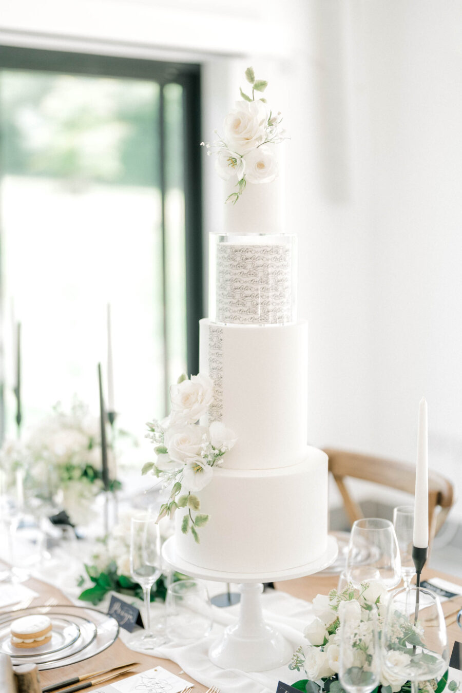 17 stunning wedding cakes from amazing UK designers! - English Wedding