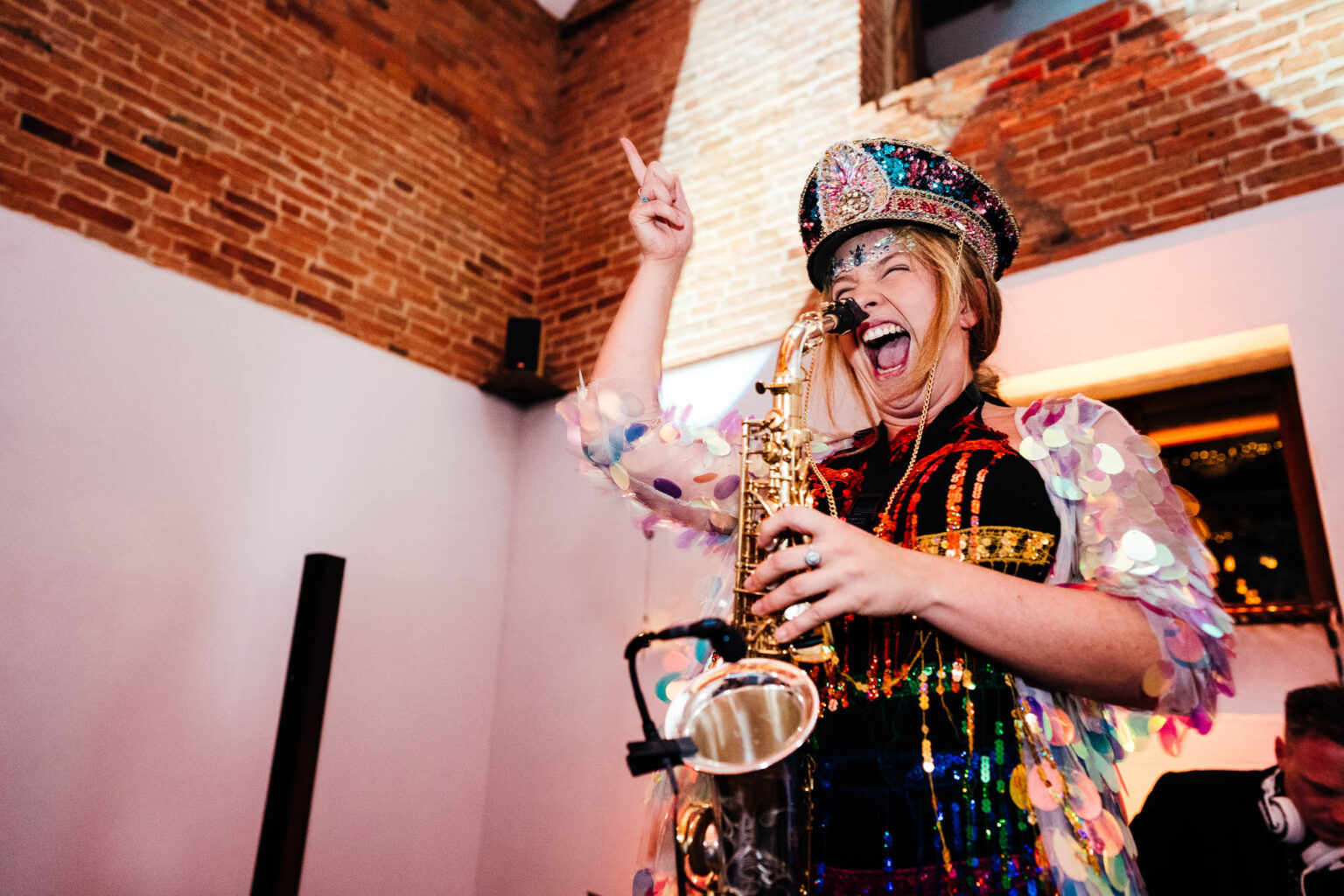 15 NEW ideas to shake up your wedding entertainment! - English Wedding