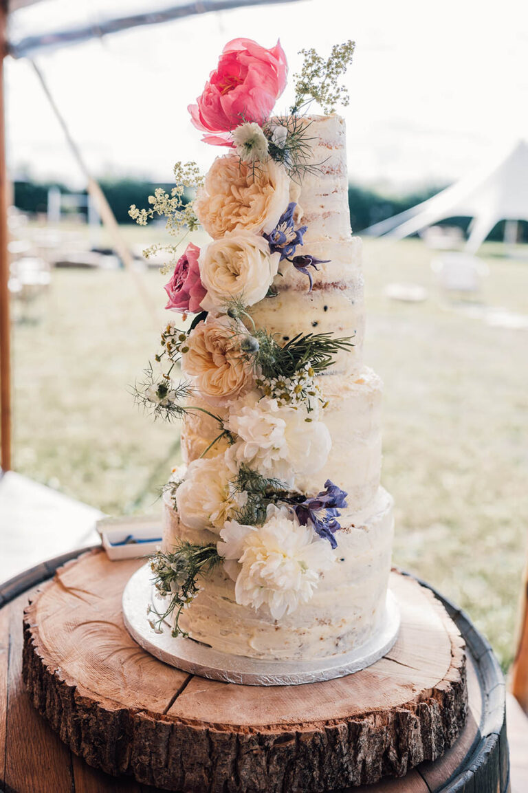 17 stunning wedding cakes from amazing UK designers! - English Wedding