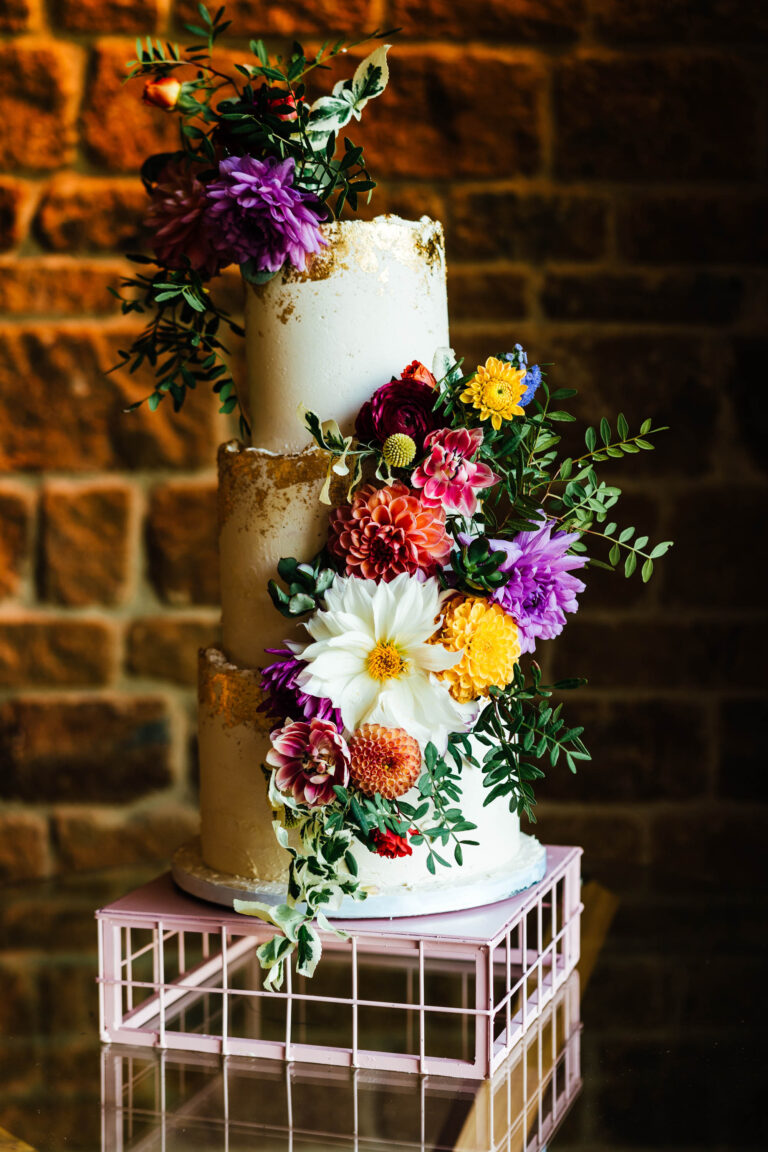 17 stunning wedding cakes from amazing UK designers! - English Wedding