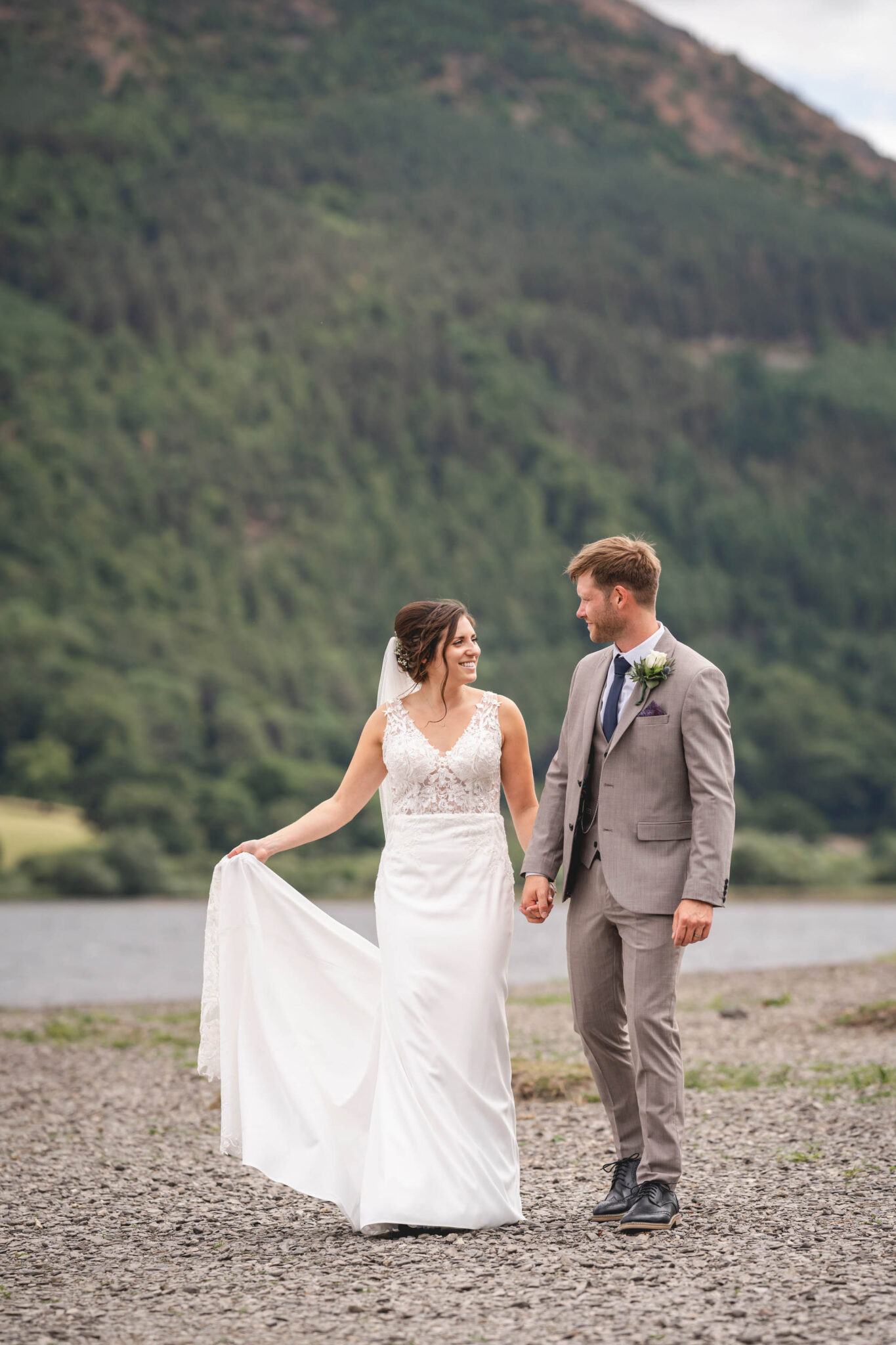 Danni & Jonny's tipi wedding in the Lake District, with Jaye Peg ...