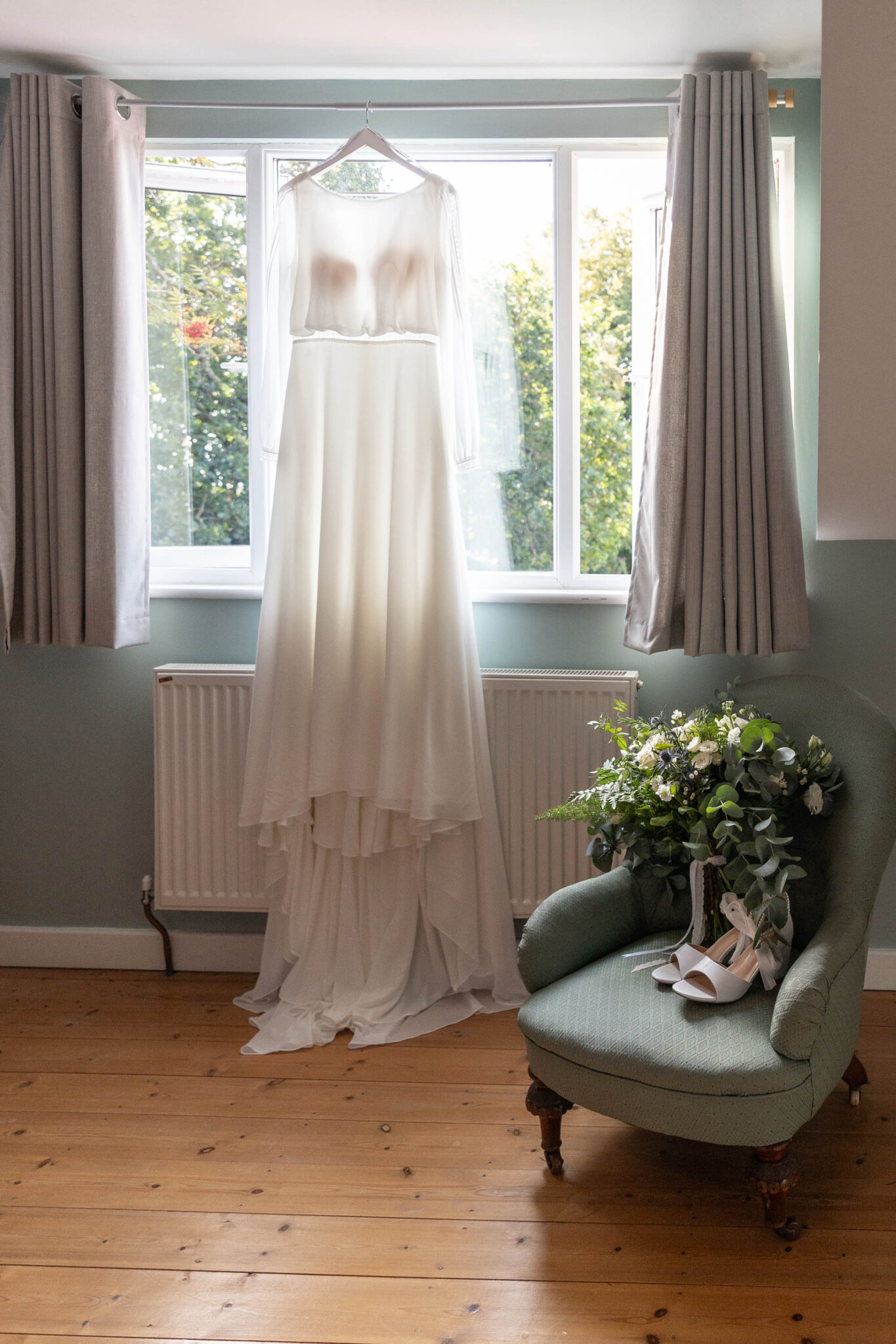 Emma & Matt's Burrow Farm Gardens wedding, with Snapdragon Photography ...