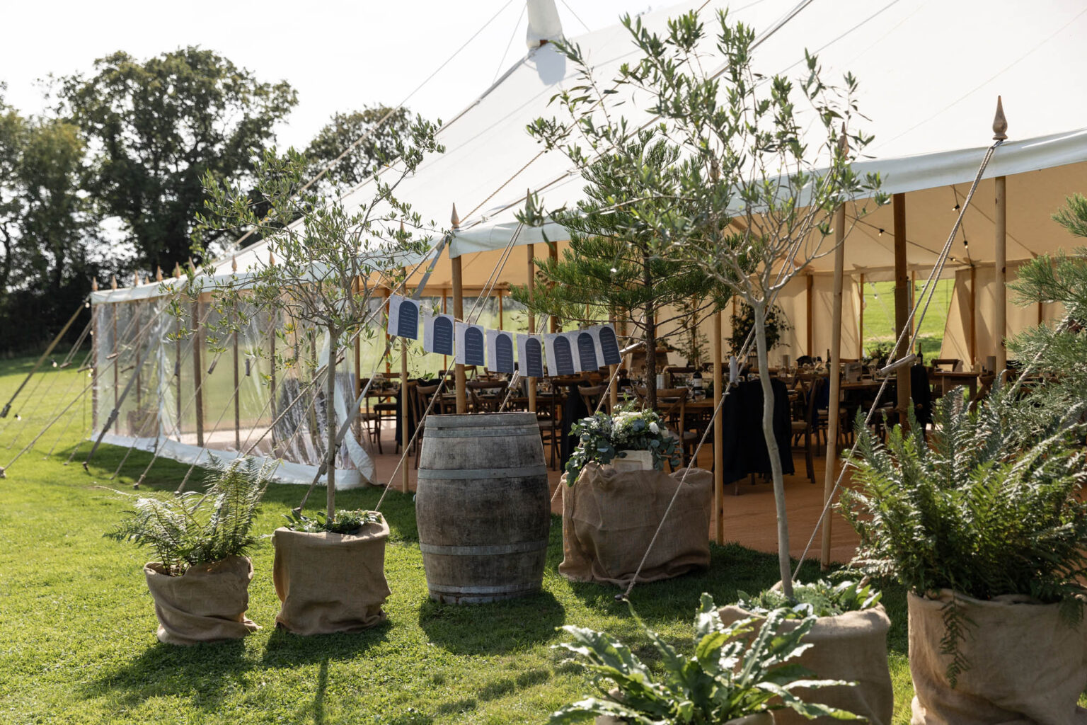 Emma & Matt's Burrow Farm Gardens wedding, with Snapdragon Photography ...