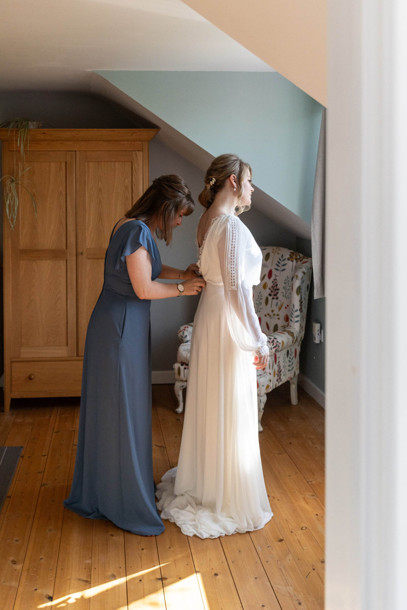 Emma & Matt's Burrow Farm Gardens wedding, with Snapdragon Photography ...