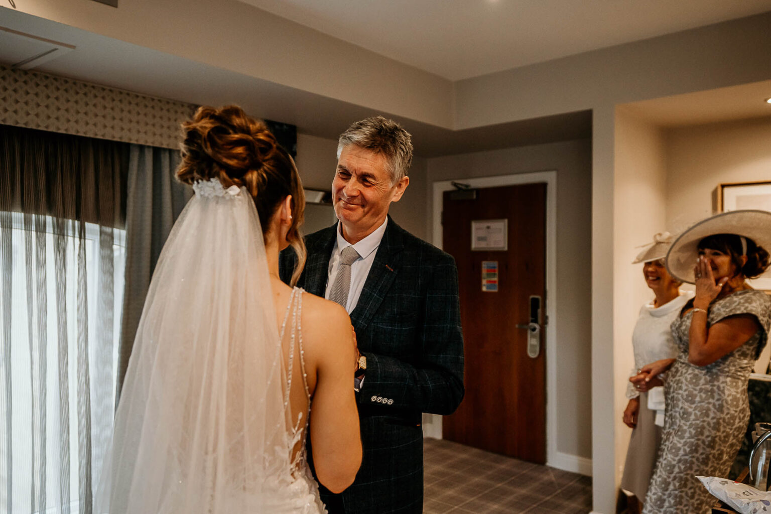Hannah & Aiden's stunning Peak Edge wedding, with Matt Moore ...