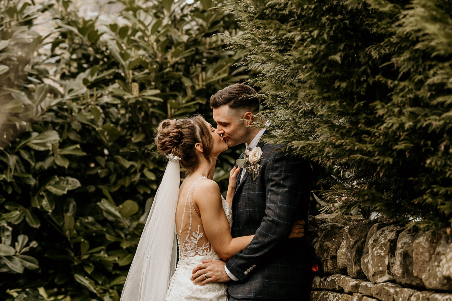 Hannah & Aiden's stunning Peak Edge wedding, with Matt Moore ...