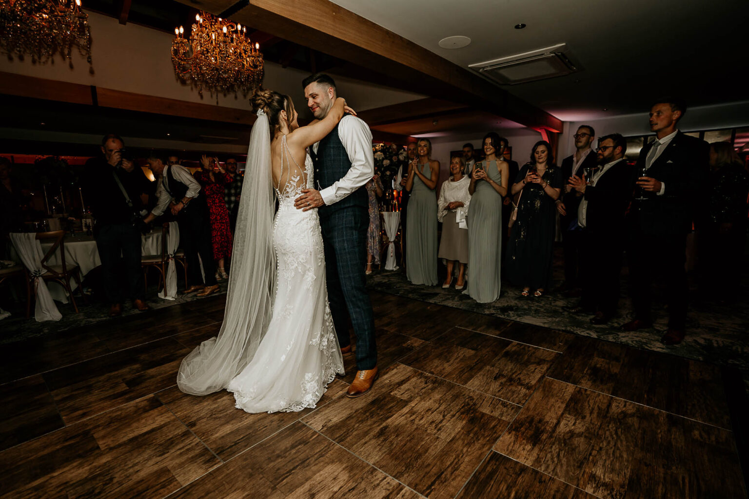 Hannah & Aiden's stunning Peak Edge wedding, with Matt Moore ...