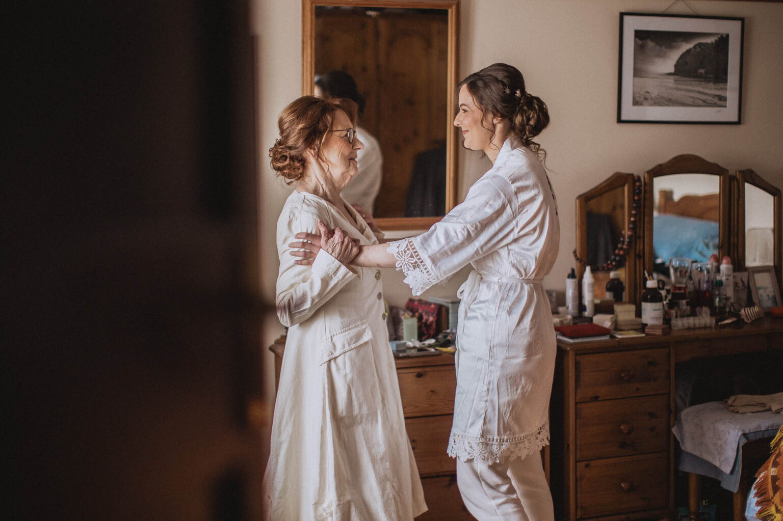 Catrin & James's graceful and beautiful Welsh wedding, with Fox & Bear ...