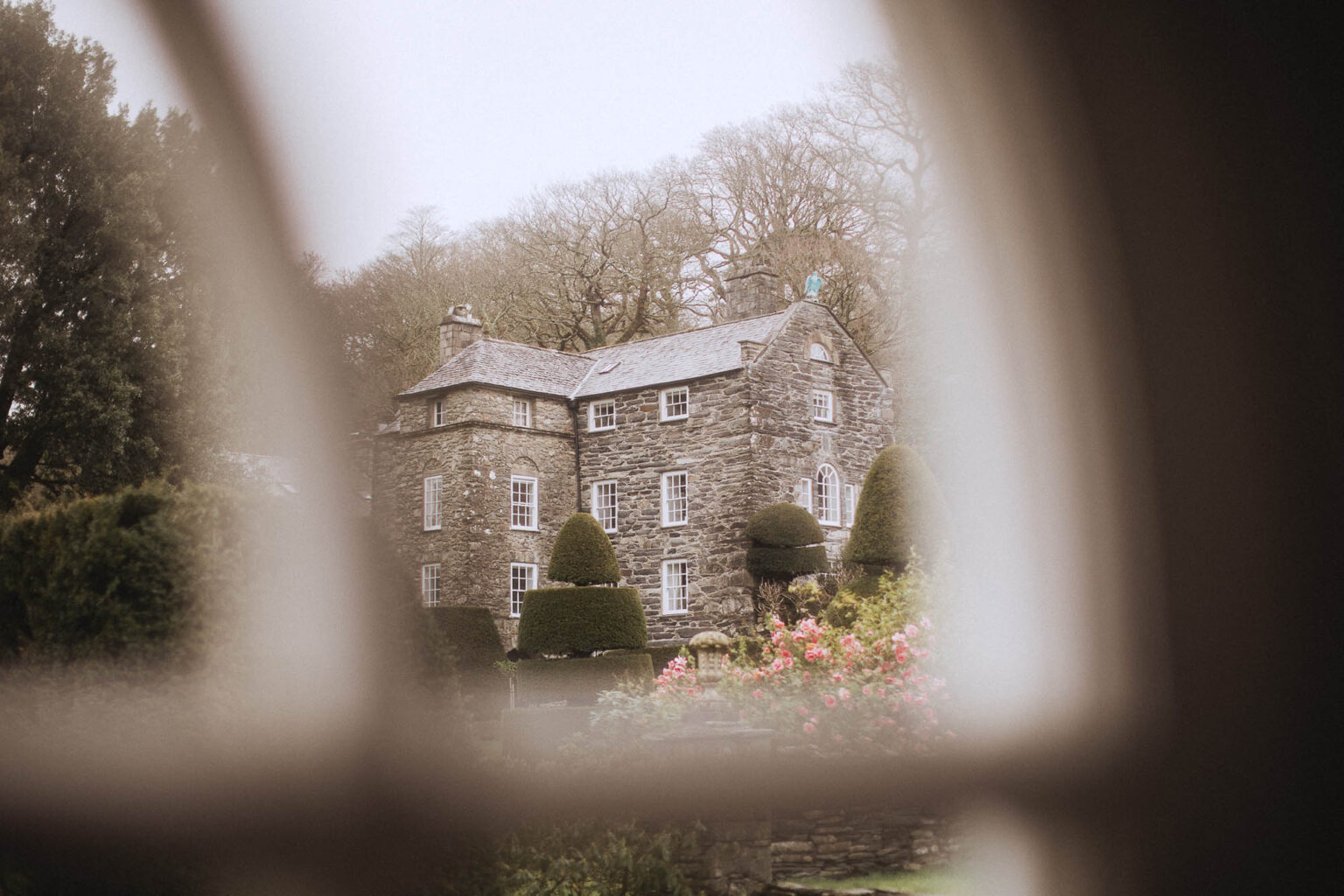 Catrin & James's graceful and beautiful Welsh wedding, with Fox & Bear ...