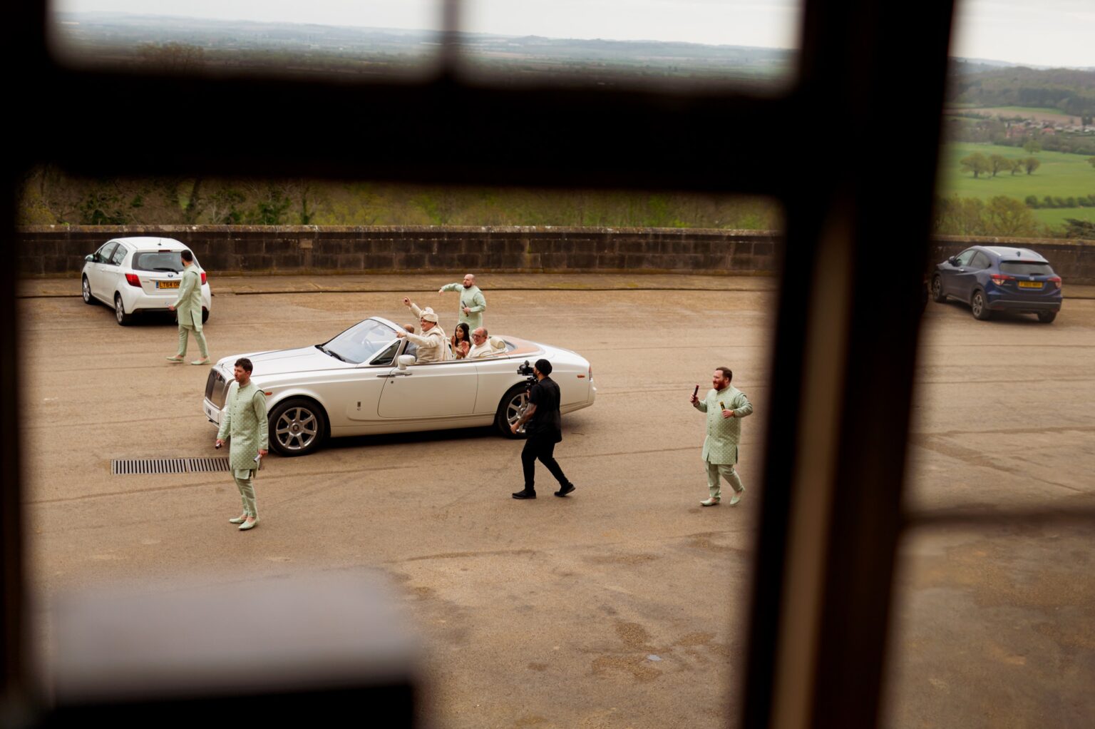 Eli & Yazmine's beautiful Belvoir Castle Hindu wedding, with Matt Selby ...