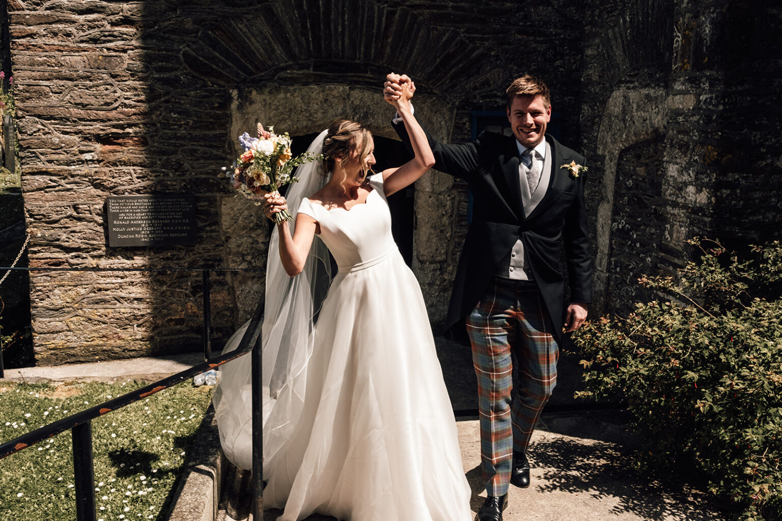 Katie & Calum's arty Sharpham House wedding, with Emis Weddings ...