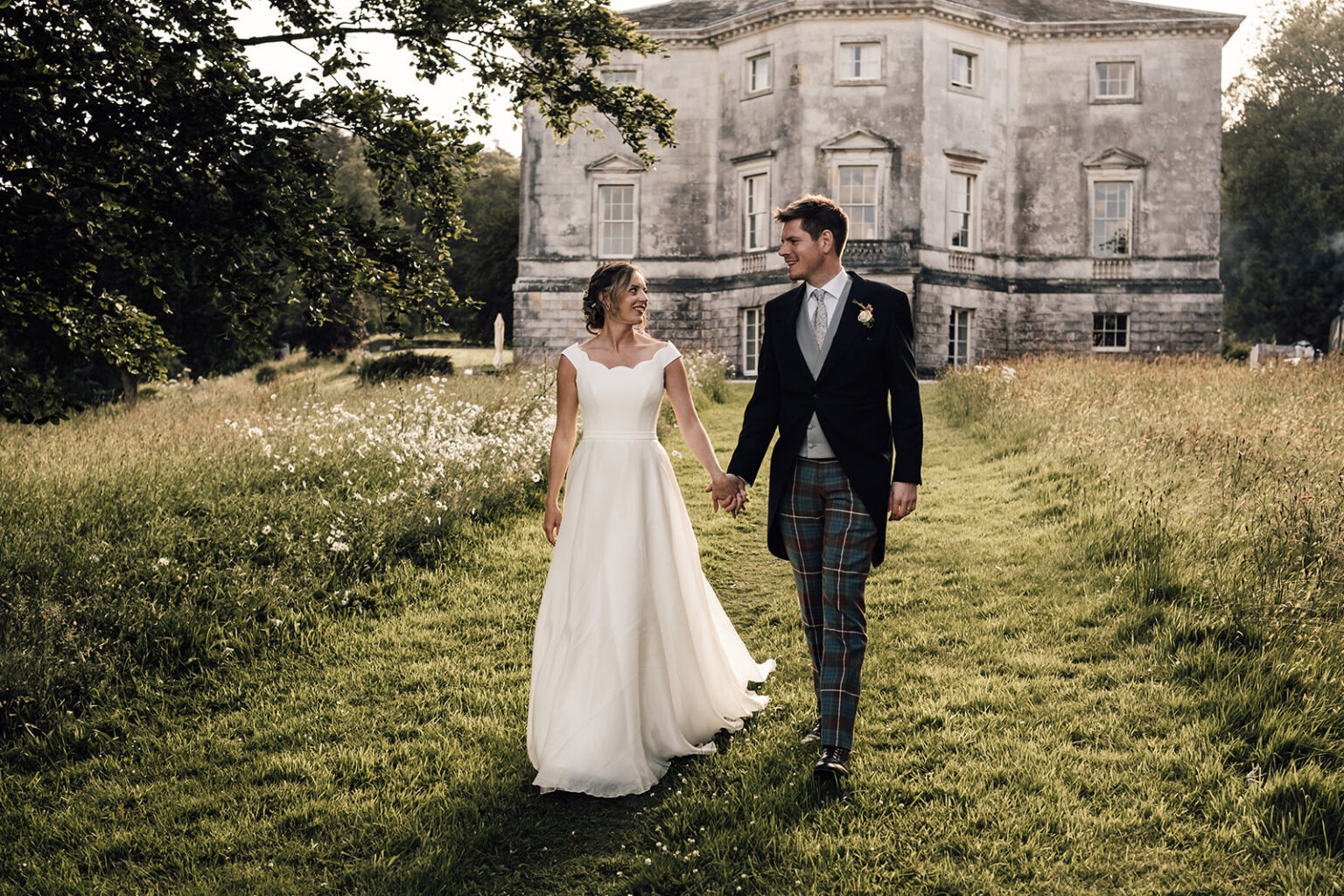 Katie & Calum's arty Sharpham House wedding, with Emis Weddings ...