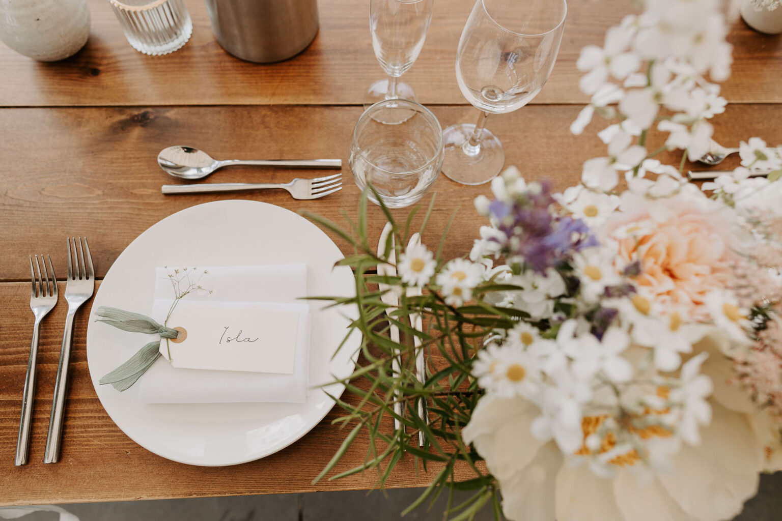 Lauren & Ollie's lovely, timeless St Neots wedding, with Hannah Timm ...