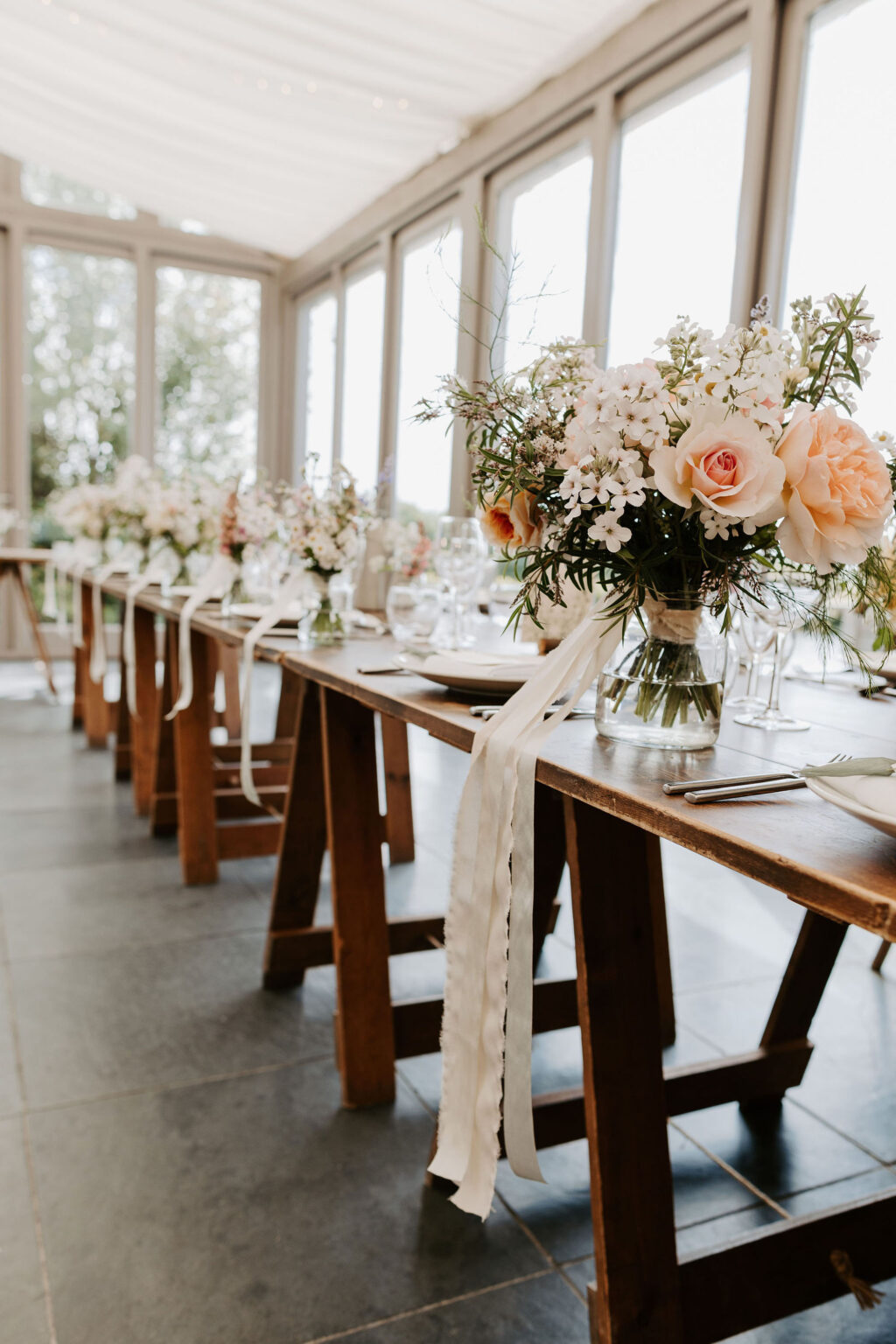 Lauren & Ollie's lovely, timeless St Neots wedding, with Hannah Timm ...