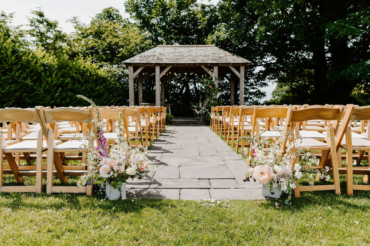 Lauren & Ollie's lovely, timeless St Neots wedding, with Hannah Timm ...