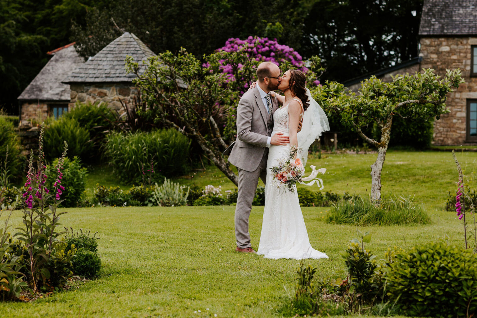 Lauren & Ollie's lovely, timeless St Neots wedding, with Hannah Timm ...