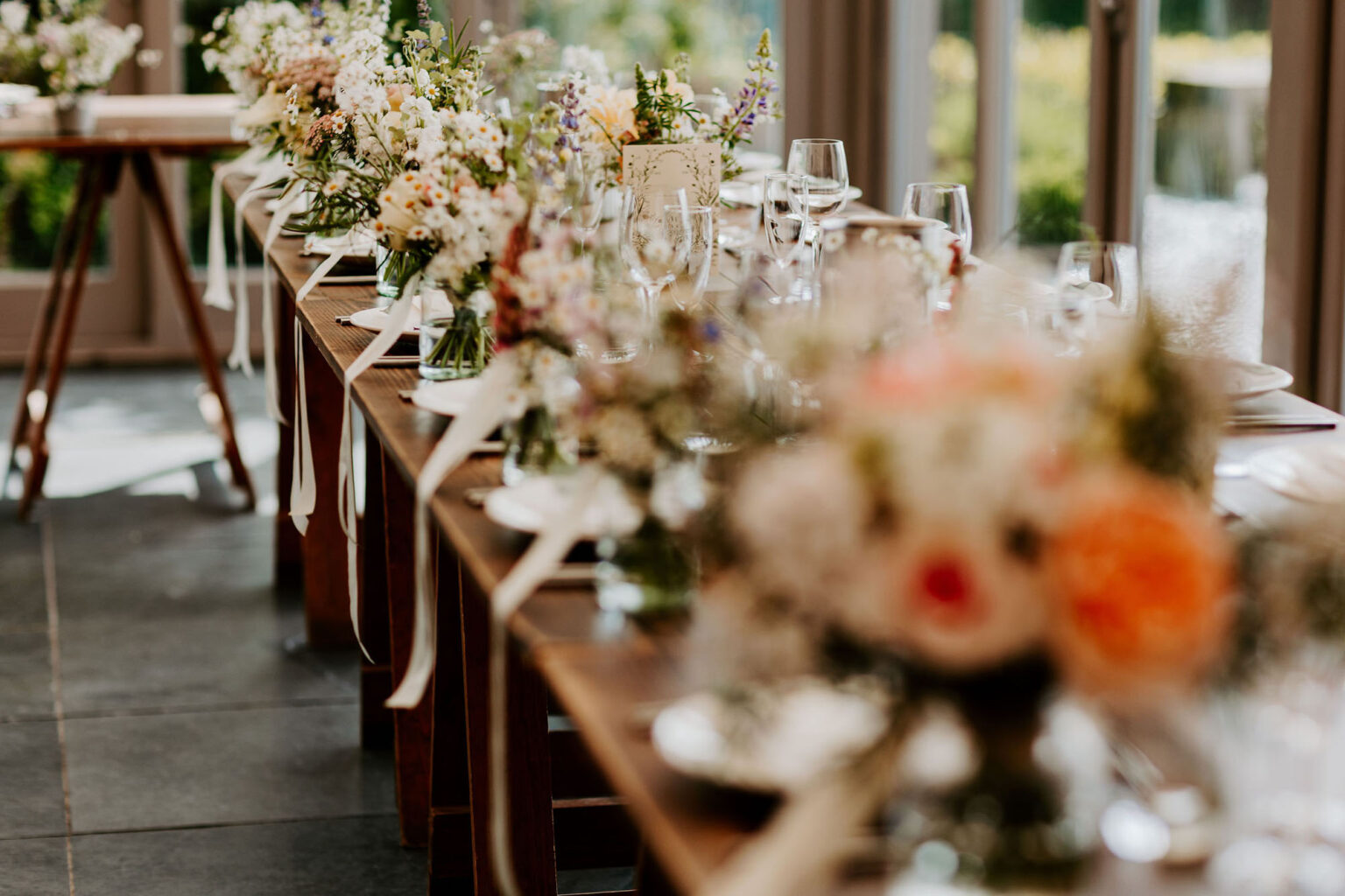 Lauren & Ollie's lovely, timeless St Neots wedding, with Hannah Timm ...