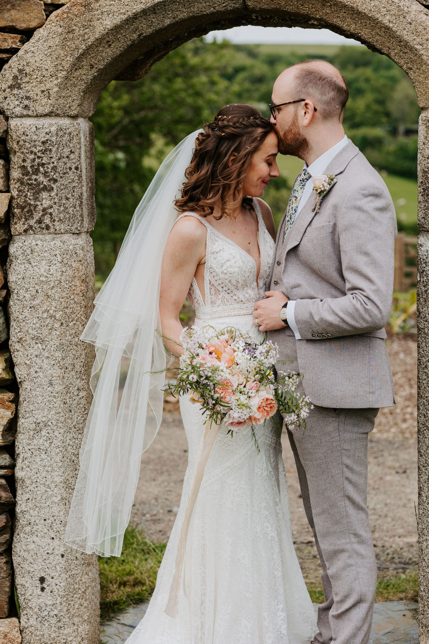 Lauren & Ollie's lovely, timeless St Neots wedding, with Hannah Timm ...