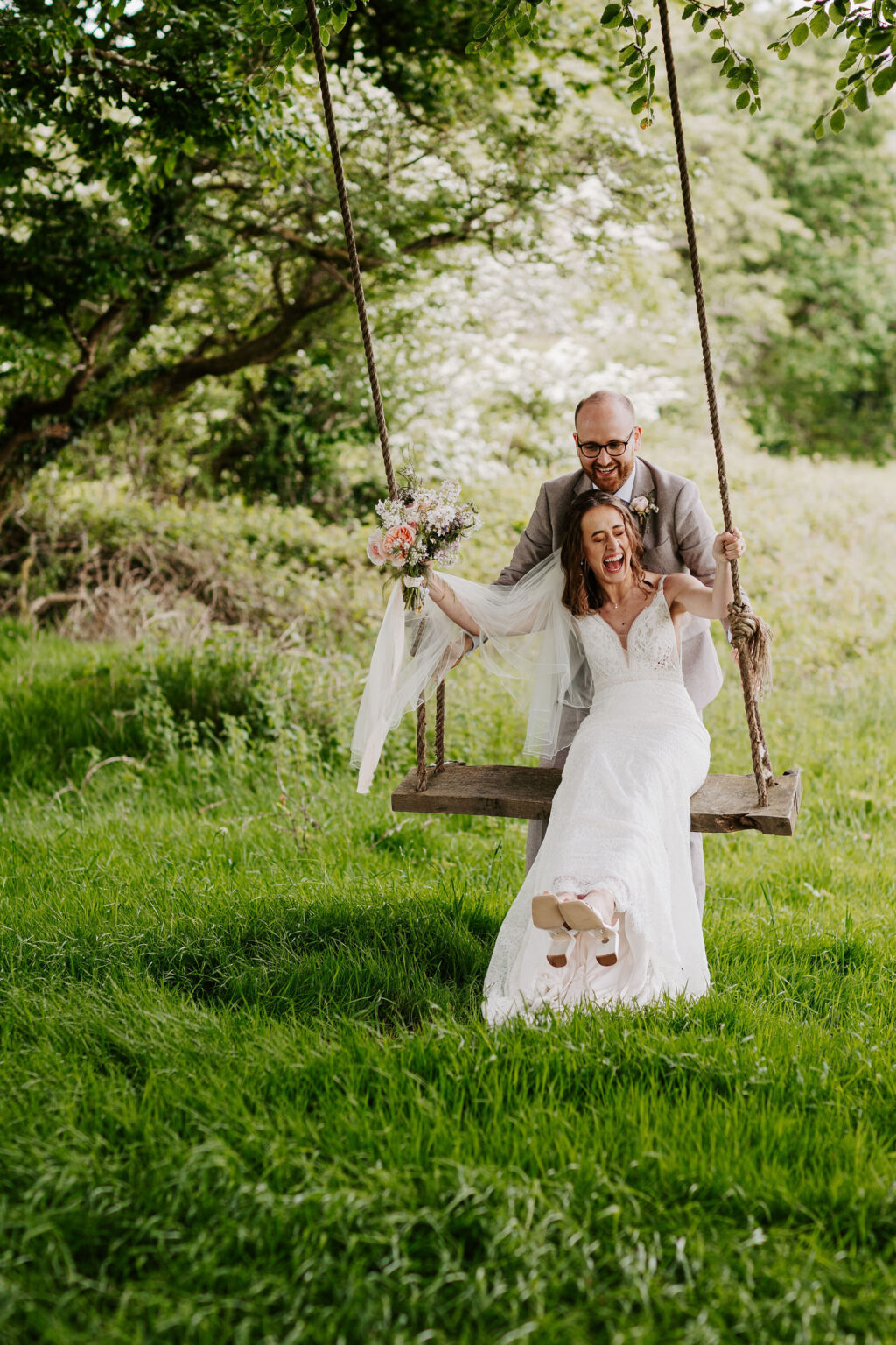Lauren & Ollie's lovely, timeless St Neots wedding, with Hannah Timm ...