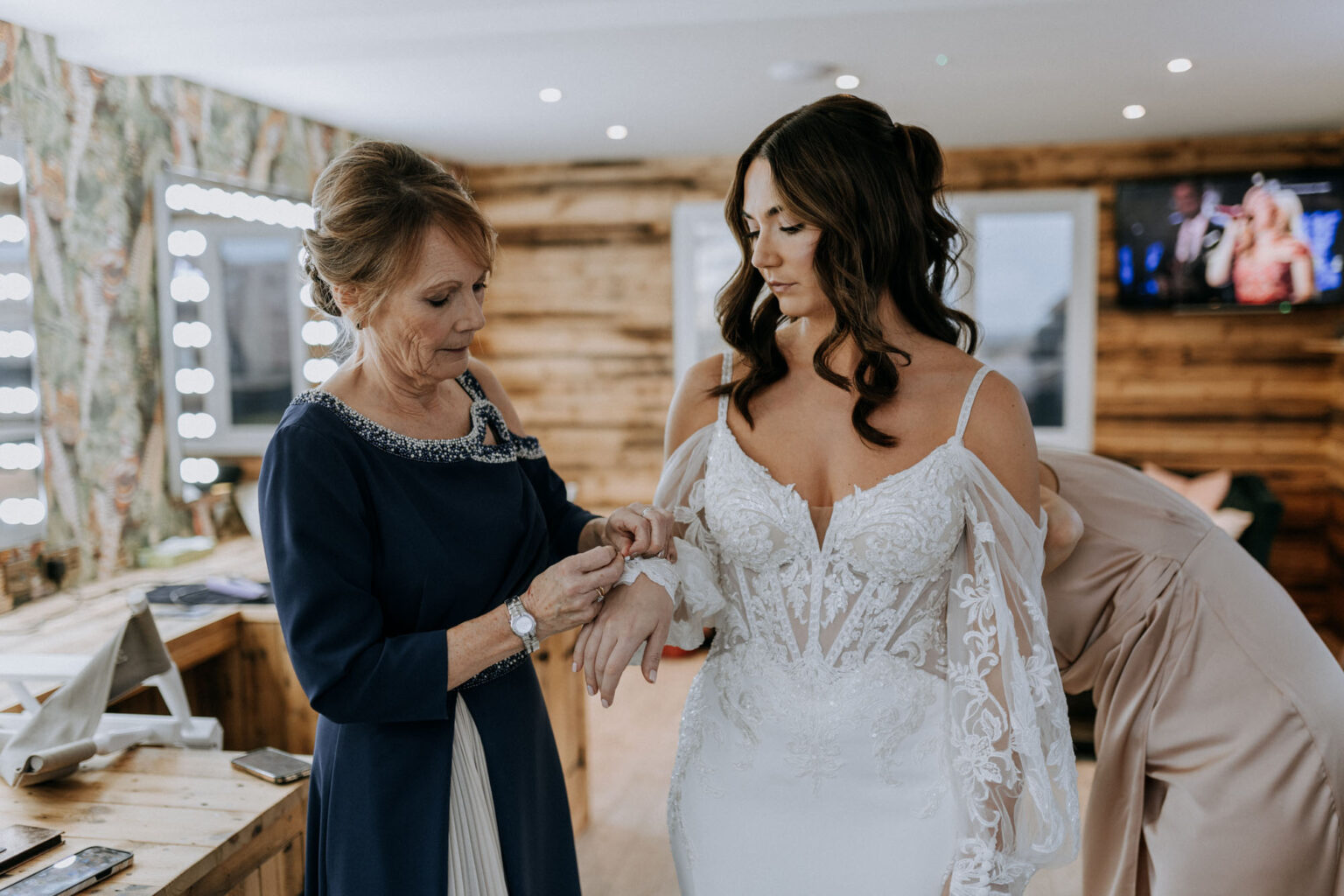 Georgia & Sean's elegant candlelit winter wedding, with Chris ...