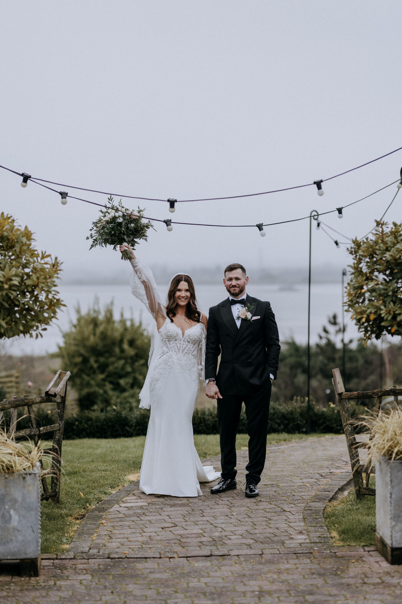 Georgia & Sean's elegant candlelit winter wedding, with Chris ...