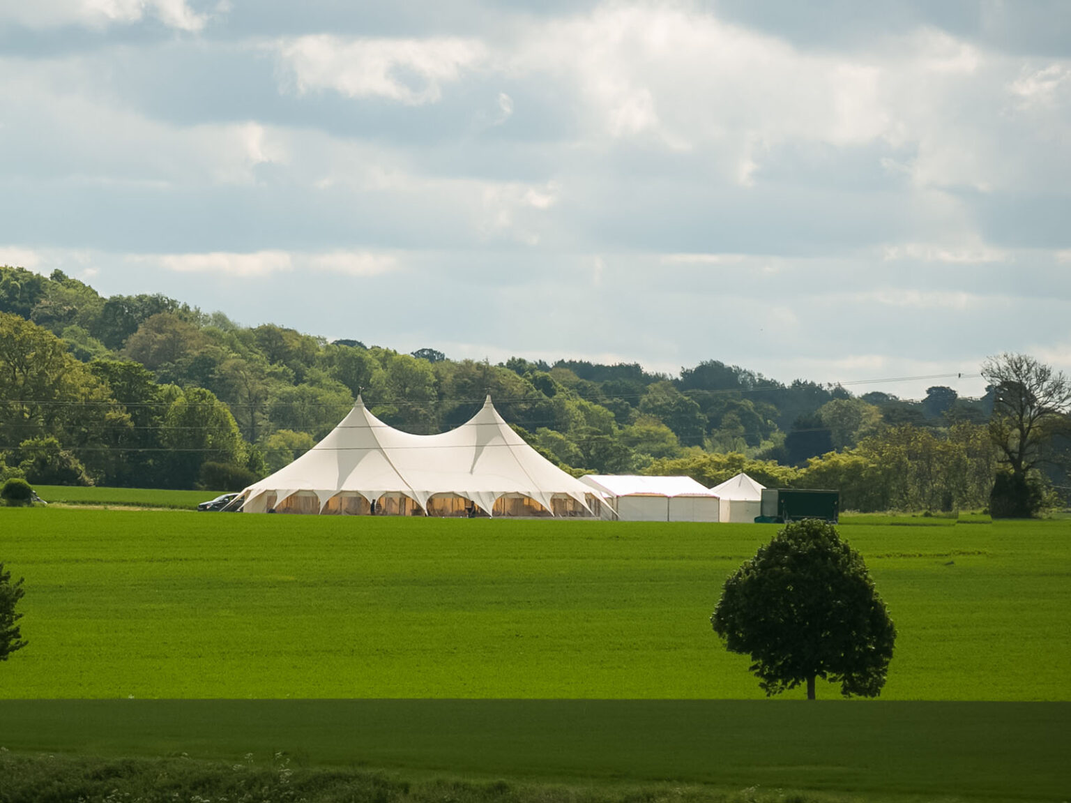 10 super helpful tips for couples planning a marquee wedding - with ...
