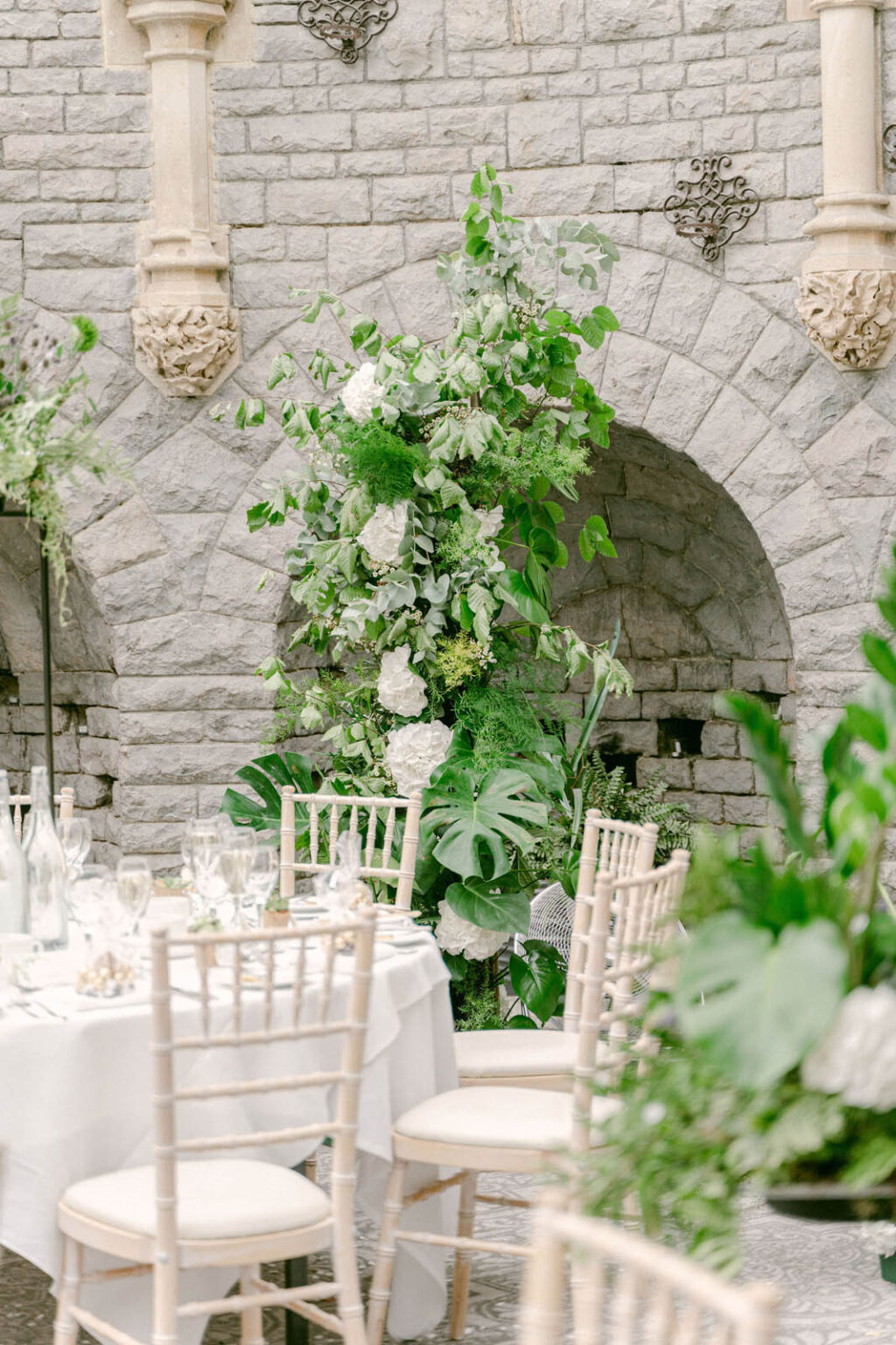 How to style the most stunning floral installations for your stately ...